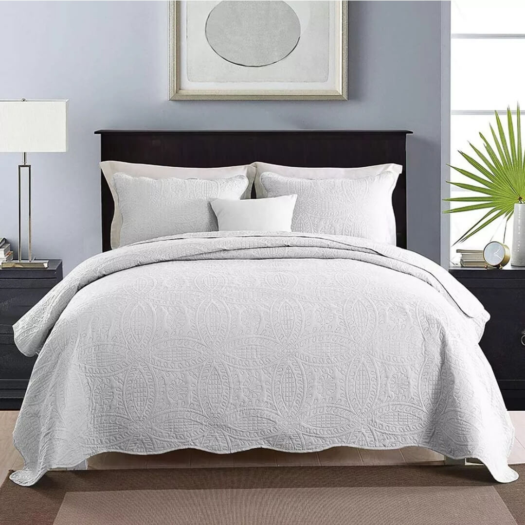 Chic Embossed Floral Bedspread Coverlet Set (3Pcs) - White